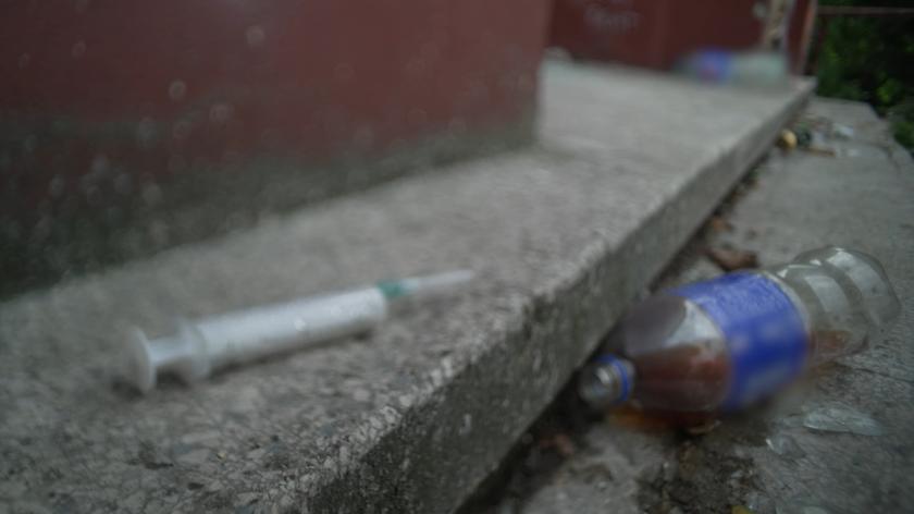 Młodzi uzależnieni od mefedronu. „Łatwiej jest kupić narkotyki niż ...