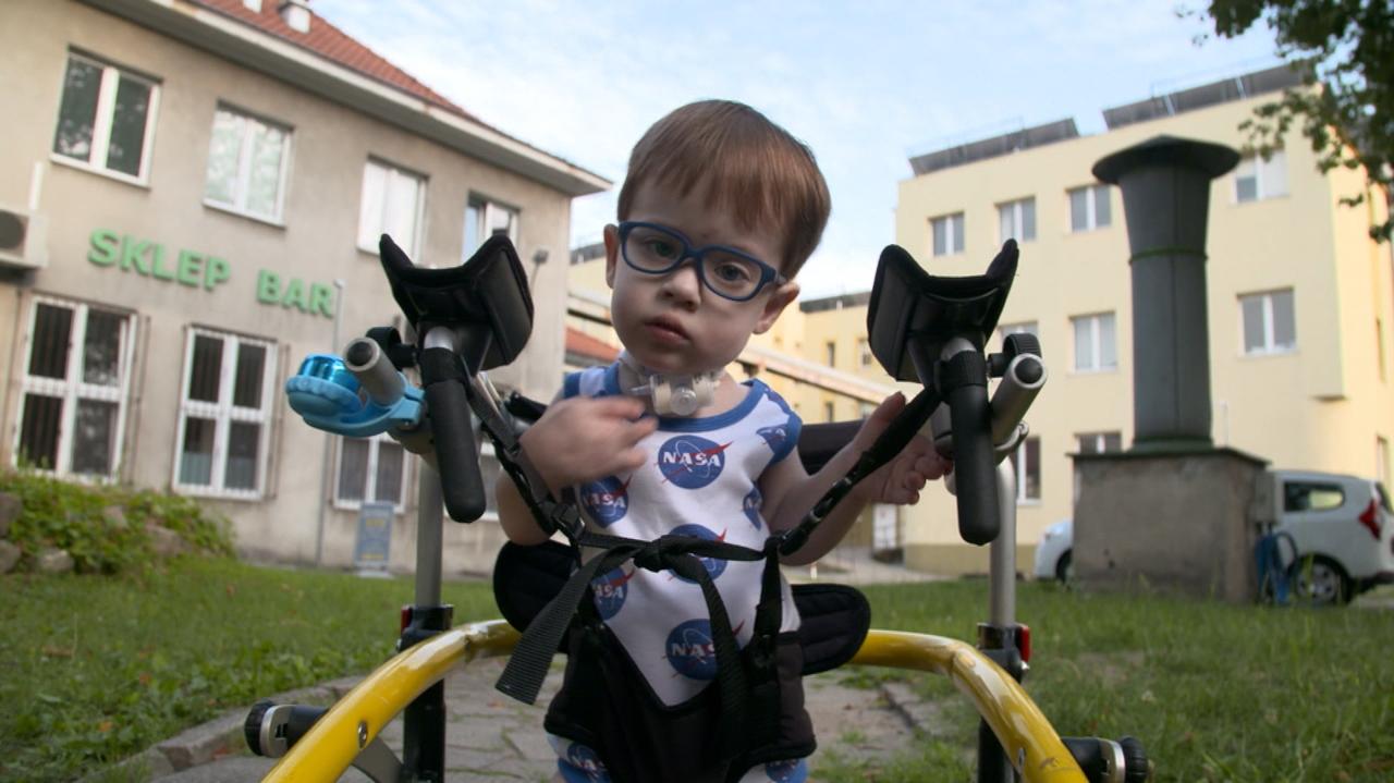 Od urodzenia przebywał w szpitalu. Po reportażu Uwagi! 4-letni Filipek ...